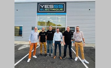 Yesss Électrique : sa quatorzième agence hybride prend sa source dans le Gard